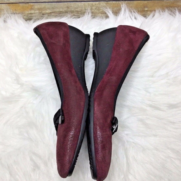 Munro | Shoes | Munro American Randa Burgundy Embossed Wedge Heels ...